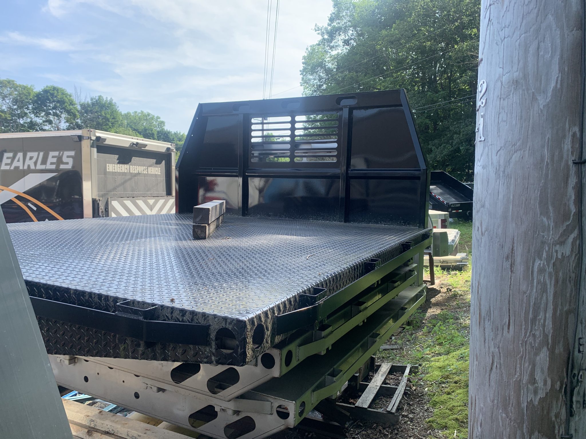 Flatbed Bodies - Earle's Truck Repair - Your First Choice for Truck ...